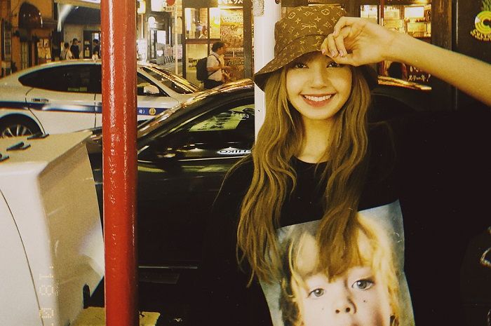 Foto Lisa Blackpink Airport - caizla