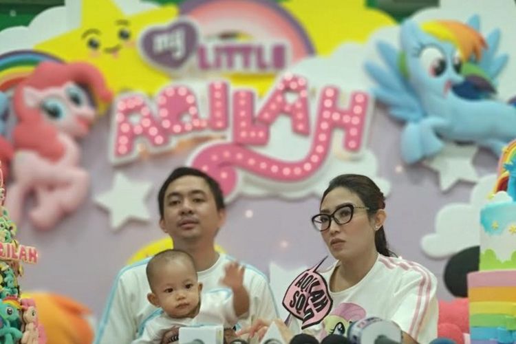 Berita Ulang Tahun Anak Ayu Dewi Terbaru Hari Ini - Grid.ID