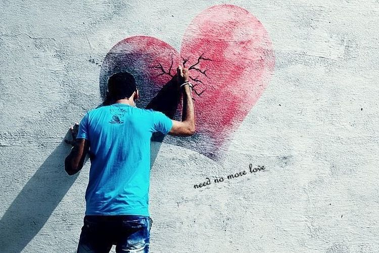 4 Tipe Cowok yang Bikin Cewek Susah Move On