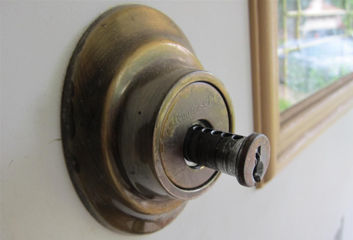 Yuk Kita Ketahui Tips Mengganti Pintu Kunci Rumah. Ternyata Mudah. - Page all