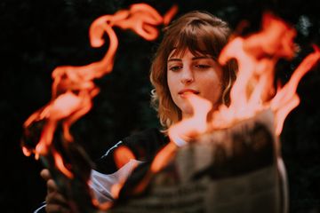 Berita Bermain Api Terbaru Hari Ini - Grid.ID