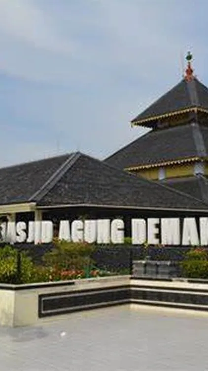 Letak Geografis Kerajaan Demak, Jadi Faktor Penentu Kedigdayaannya