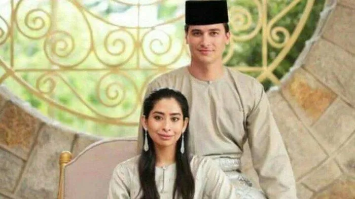 Julia Rais Dan Suami