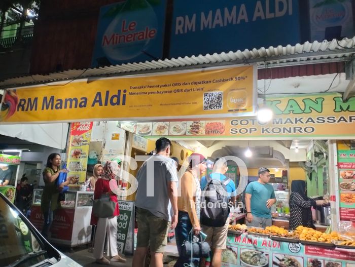 Dibungkus Pakai Daun Woka, Intip Sensasi Nikmat Makan Nasi Kuning ...