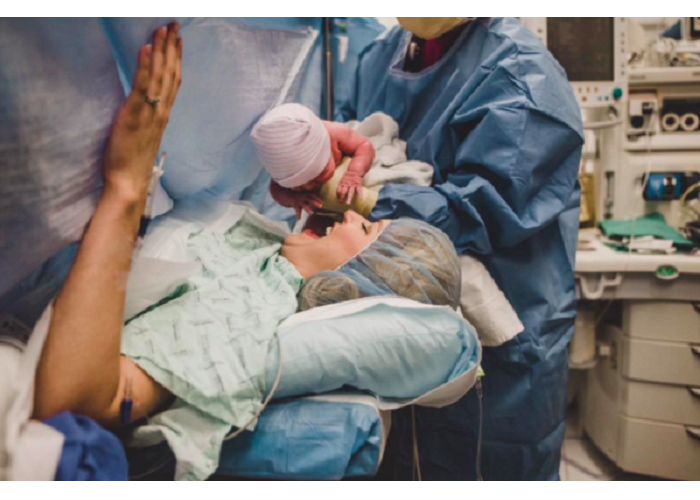 Foto Ini Jadi Bukti Perjuangan Melahirkan Sesar yang Bikin Takjub - Nakita