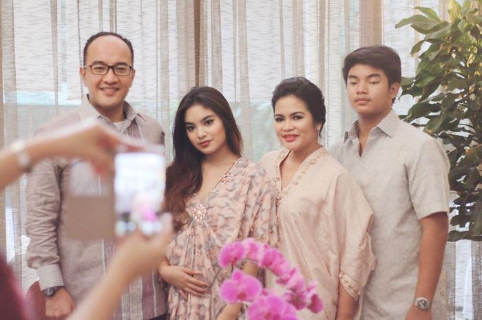 Inilah Potret Syandria Kameron, Cicit Soekarno yang Pesonanya Saingi ...