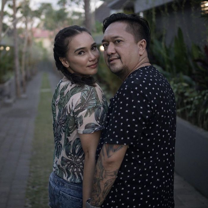 Kompaknya Gaya Romantis Feby Febiola dan Suami Seperti Masih Pacaran ...