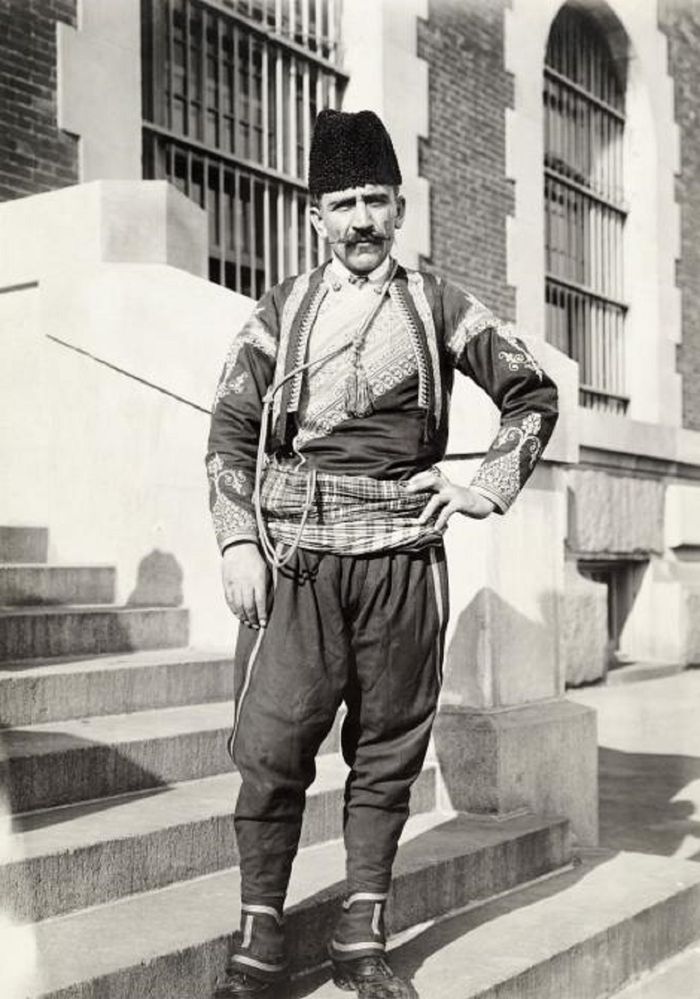 Kembali ke Masa Lalu: Mengenal Wajah Para Imigran Amerika Era 1917 ...