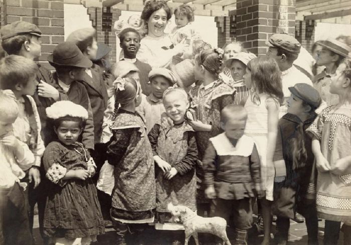 Kembali ke Masa Lalu: Mengenal Wajah Para Imigran Amerika Era 1917 ...