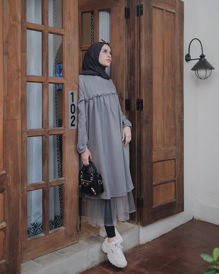 4 Inspirasi Mix and Match Tunik ala Hijabers Ngehits, Aghnia Punjabi