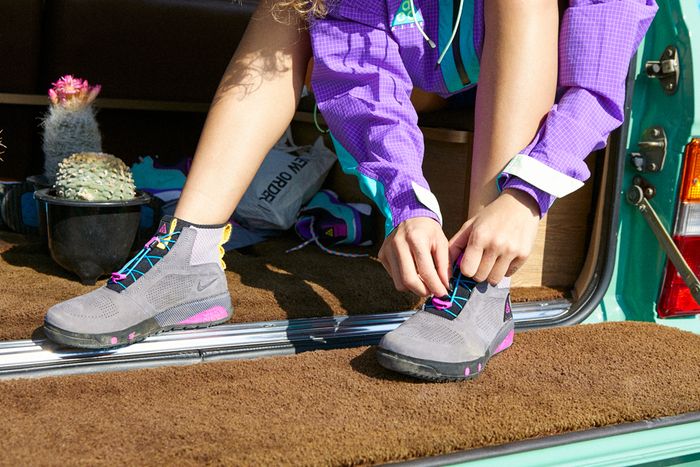 Keren Nih Ladies, Nike ACG Ruckle Ridge, Perpaduan Boots dan Sneakers