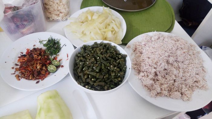 Lawar, Makanan Lezat yang Tak Boleh Terlewat Saat Berwisata ke Bali - Bobo