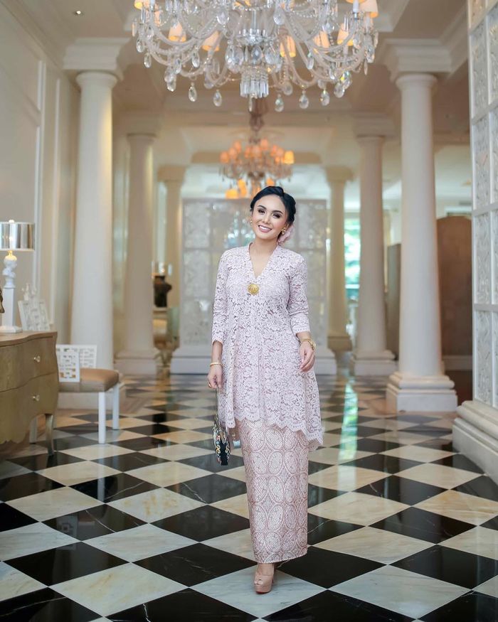 Penampilan Memesona Yuni Shara dalam Balutan Kebaya Modern, Anggunnya ...