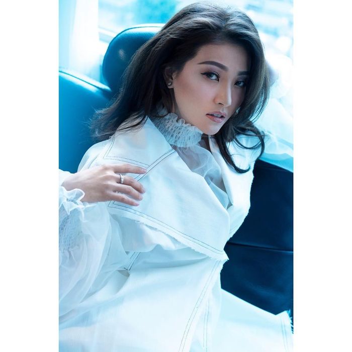 Dipuji Netizen, Begini Cantiknya Penampilan Sarwendah Saat Pemotretan