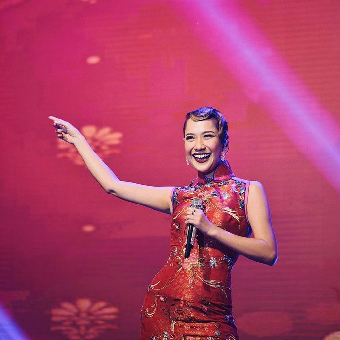 Mengintip Penampilan Bunga Citra Lestari Bergaya Edgy Saat Manggung ...