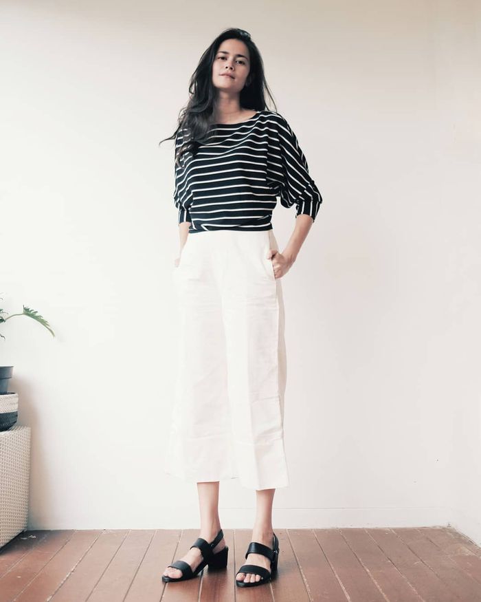 Intip Penampilan Chic dan Simpel Sabai Dieter dengan Stripe Blouse!