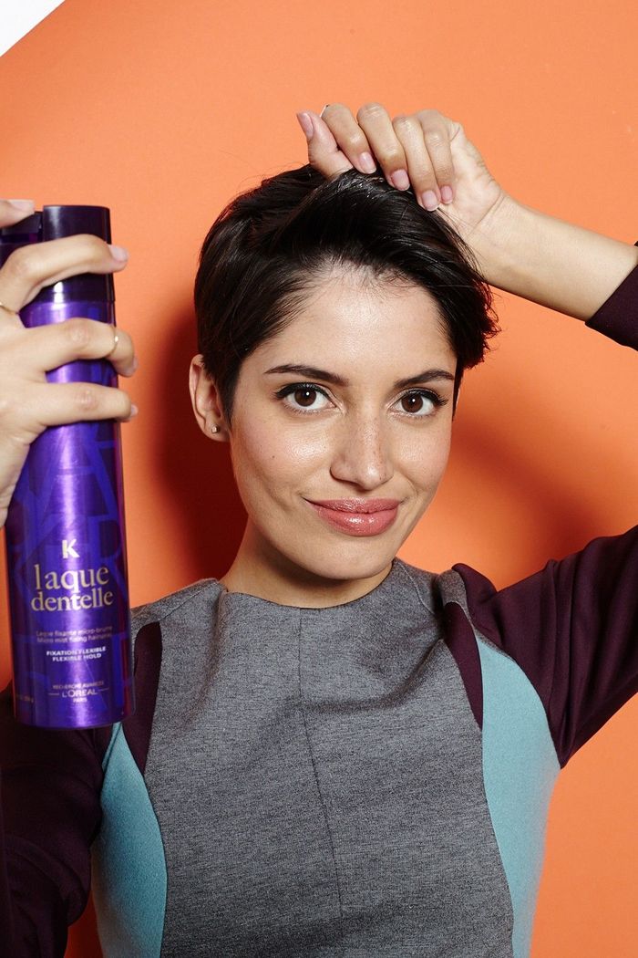 Ikuti 5 Tips Memakai Hairspray dengan Benar Agar Rambut Kece! - CewekBanget