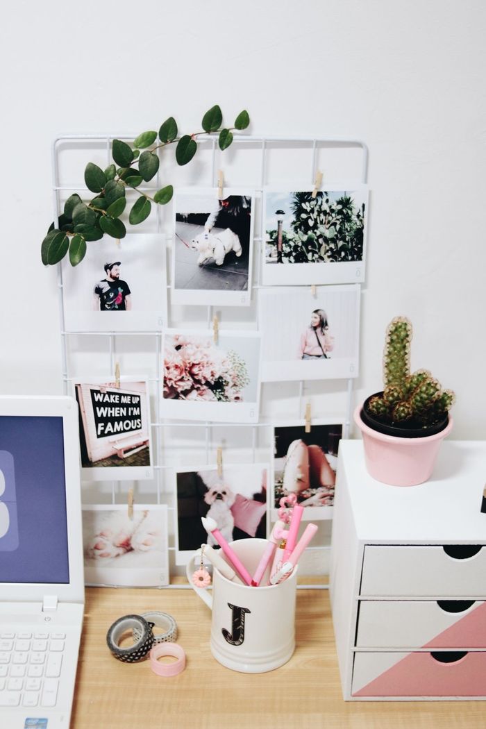 Unik, Inilah 9 Ide Pajangan Foto di Kamar, Enggak Perlu Pakai Frame - iDEA