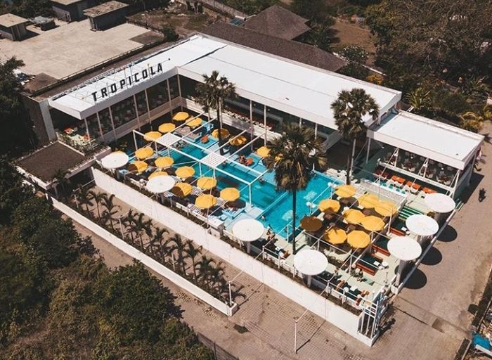 Tropicola, Resto Baru di Bali Bernuansa Kolam Renang Tahun 80an - iDEA
