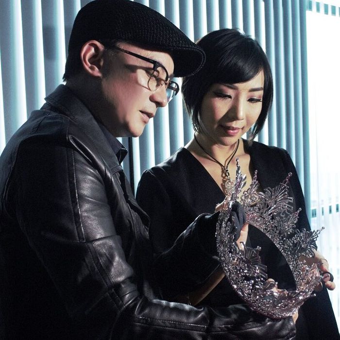 Mengenal Lebih Dekat Rinaldy Yunardi, Desainer Aksesori yang Karyanya ...