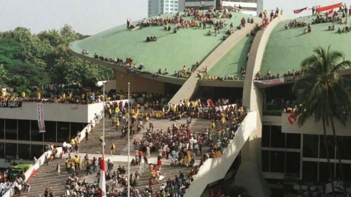 Hari Ini dalam Sejarah 21 Mei 1998: Soeharto Lengser Keprabon dan ...