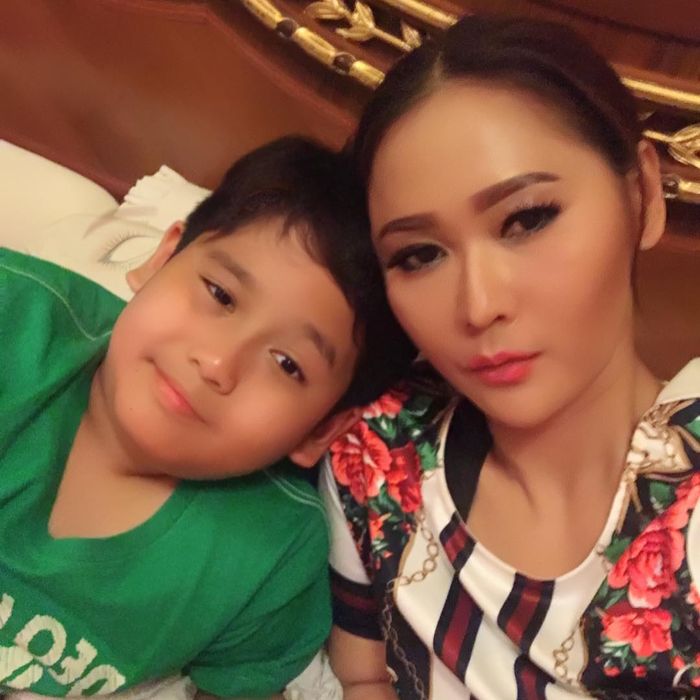 Ubah Gaya Penampilan Jadi Begini, Foto Inul Daratisa Dikira Personel ...