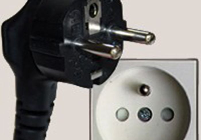 Yuk Kenali 12 Tipe Colokan Listrik di Dunia, Penting Saat Traveling ...