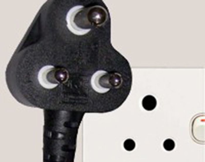 Yuk Kenali 12 Tipe Colokan Listrik di Dunia, Penting Saat Traveling ...