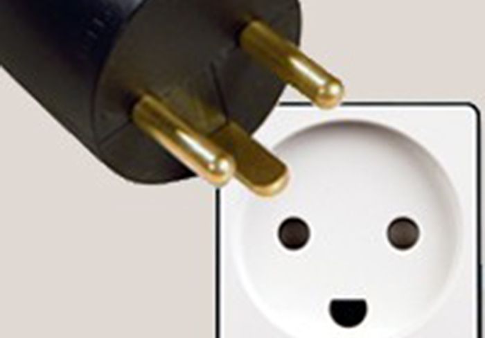 Yuk Kenali 12 Tipe Colokan Listrik di Dunia, Penting Saat Traveling ...