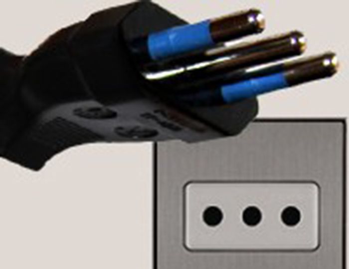 Yuk Kenali 12 Tipe Colokan Listrik di Dunia, Penting Saat Traveling ...