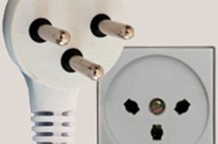 Yuk Kenali 12 Tipe Colokan Listrik di Dunia, Penting Saat Traveling ...