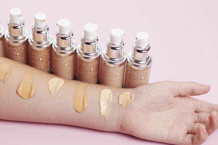 5 Jenis Foundation Sesuai Jenis Kulit Wajah dan Cara Pemakaiannya ...