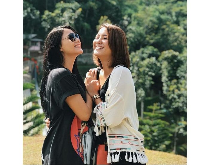 Intip Kompaknya Gaya Fashion Citra Kirana dengan Sang Kakak, Erica ...