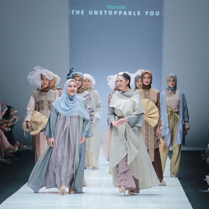 Jakarta Fashion Week 2019: Desainer Ria Miranda Hadirkan Koleksi Busana ... Jakarta Fashion Week 2019: Desainer Ria Miranda Hadirkan Koleksi Busana ...