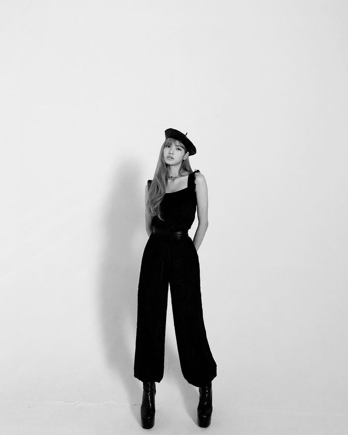 Tiru Gaya Edgy ala Lisa BLACKPINK dengan Sleveeless Jumpsuit Mulai ...