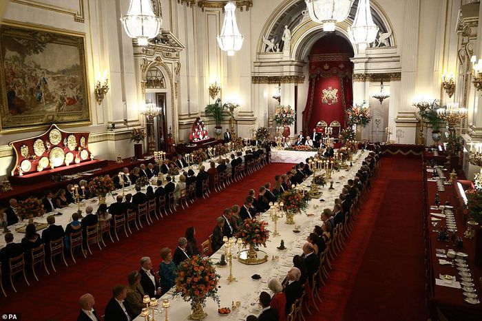 Penampilan Elegan Kate Middleton saat Mengenakan Perhiasan Mewah Milik ... Penampilan Elegan Kate Middleton saat Mengenakan Perhiasan Mewah Milik ...