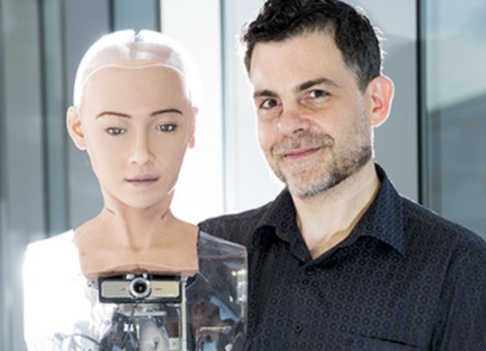 Chelsea Islan Ngobrol Sama Robot! Ini Fakta Robot Sophia di Singapura ...