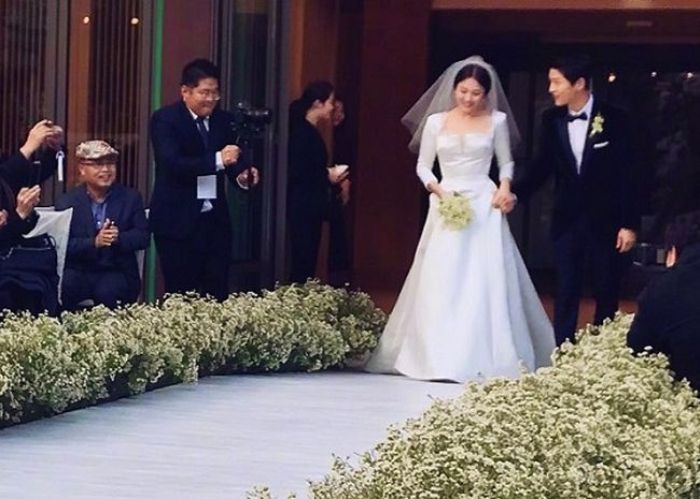 Sudah Setahun, Yuk Intip Lagi Deretan Foto Pernikahan Song Song Couple ...