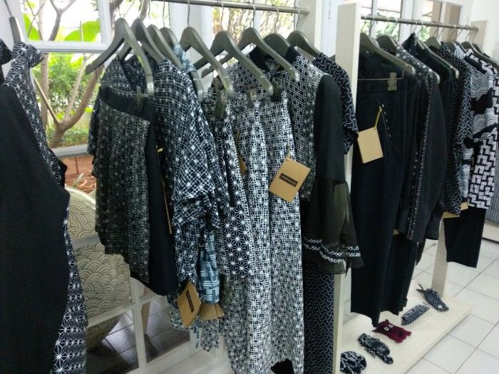 Cara Agar Tidak Terlihat Gemuk Saat Memakai Batik dari Bai Soemarlono ...