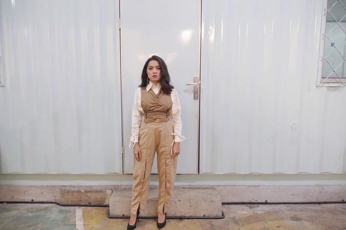 8 Gaya Trendy Cantika Abigail, Putri Penyanyi Jean Pattikawa - Semua ...