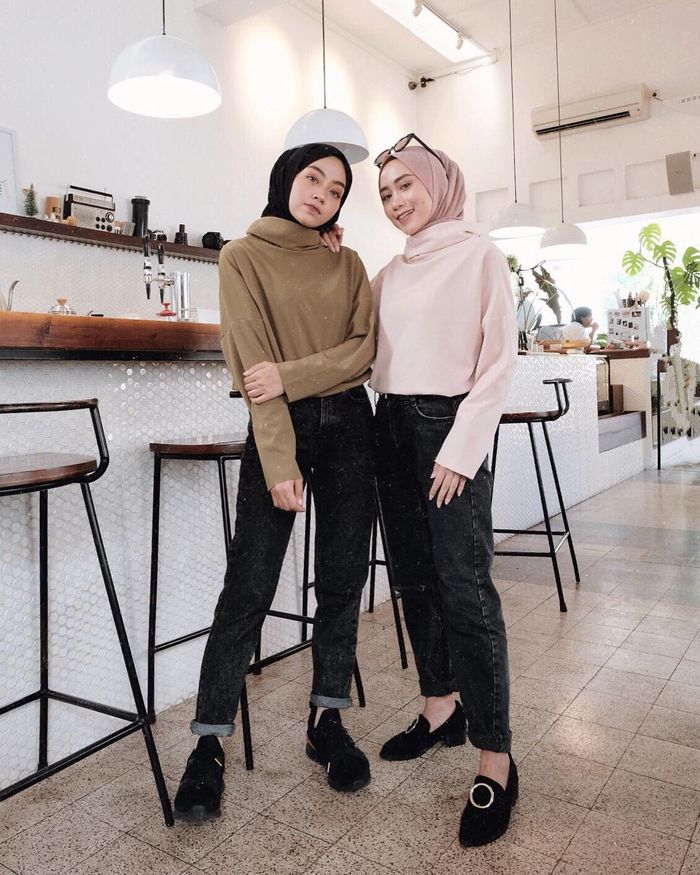 4 Inspirasi Paduan Atasan Turtle Neck ala Selebgram Hijab yang Mudah ...