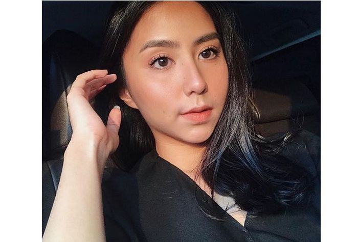 Wajah Lebih Segar dengan 5 Blush On Stick Peach di Bawah 130 Ribu Ala ...