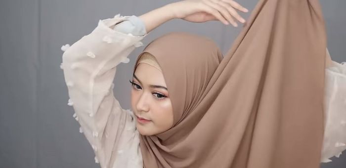 Tutorial Hijab Pashmina yang Mudah Dicontek dan Menutupi Dada - Stylo