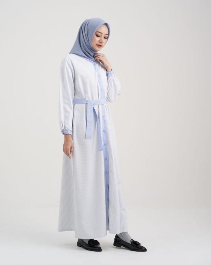 Fashion Hijab Kekinian Instagram dengan Shirt Dress ala Siti Bahjatina - Stylo