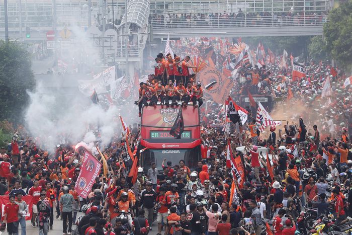 Begini Foto-foto Kemeriahan Pawai Kemenangan Persija Jakarta - Fotokita