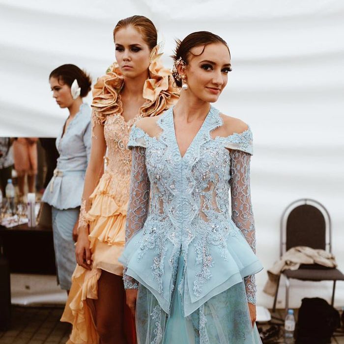 Tren Kebaya Wisuda 2019 Menurut Fashion Desainer Ferry Sunarto - Stylo