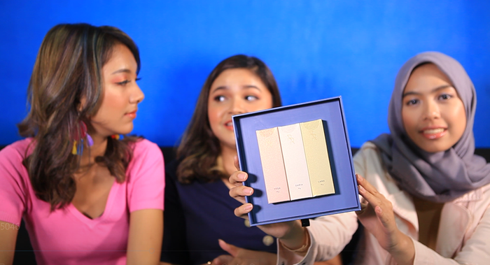 REVIEW Rollover Reaction Moonglade Gleamed, Highlighter Cair Lokal ...