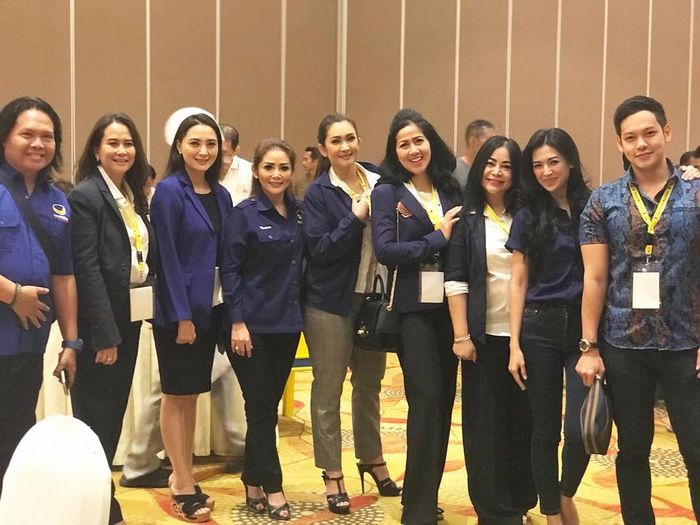 Sosok Ferly Putra, Aktor Tampan yang Dikabarkan Pernah Jadi Brondong ...