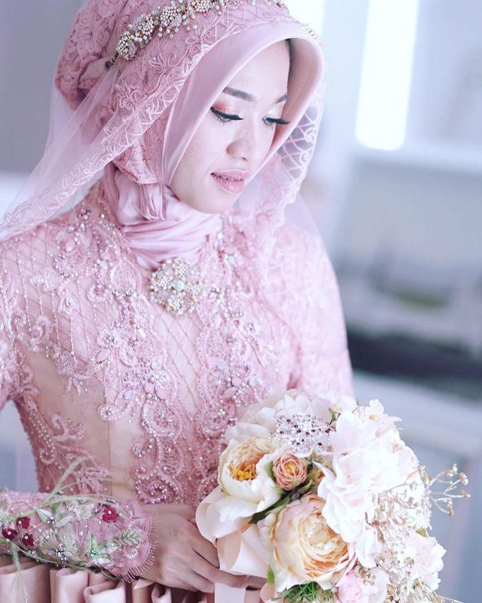 Tren Kebaya Hijab 2019 Menurut Fashion Desainer Ferry Sunarto - Stylo