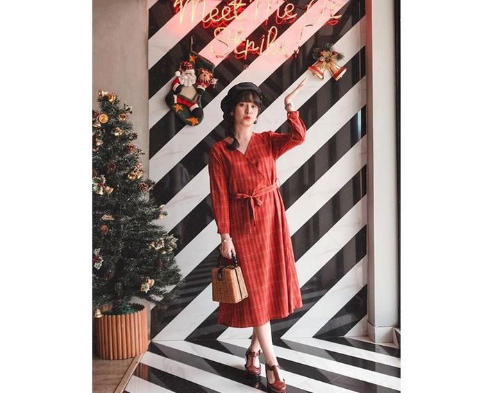7 Inspirasi Outfit Merah untuk Natal Ala Selebgram Indonesia. Stunning ...